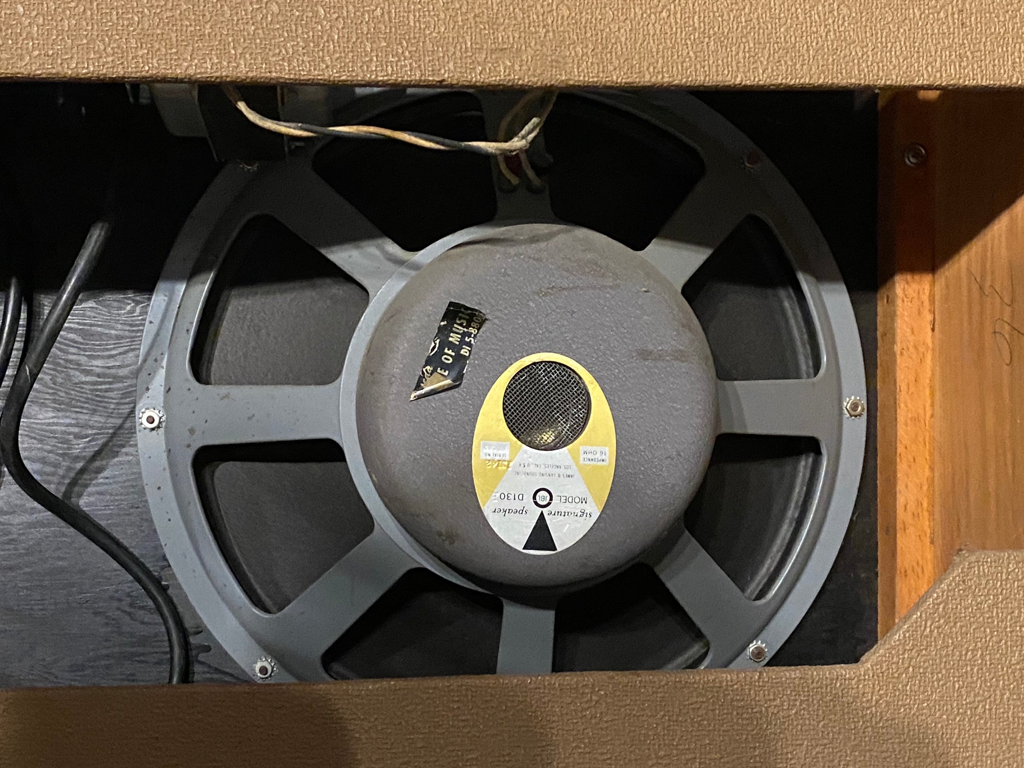 1961 Fender Vibrasonic – Watchtower Guitars